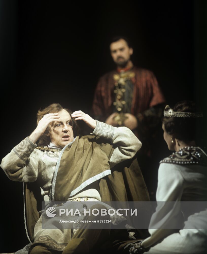 Сцена из спектакля "Царь Федор Иванович" | РИА Новости Медиабанк